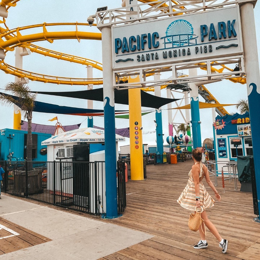 Santa Monica Pier's Pacific Wheel Lights Up for St. Patrick's Day ...